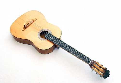 Полноразмерная гитара