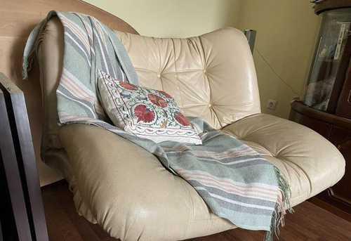 Кожаное кресло диван