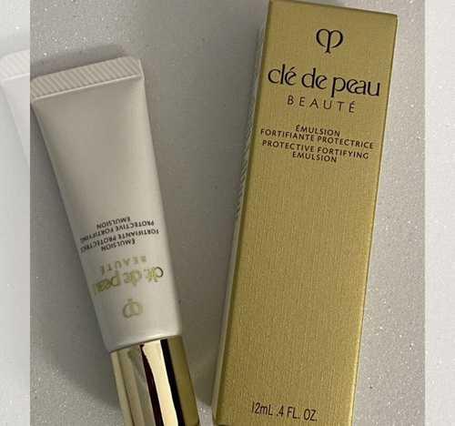 CLÉ DE peau beauté Защитная дневная эмульсия