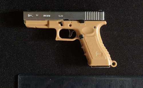 Миниатюрная модель пистолета Glock 17