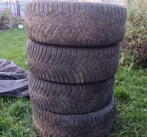 Michelin X-Ice North 4 235/45 R18