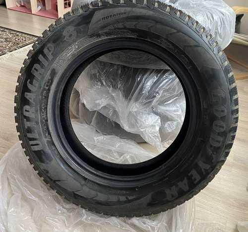 Goodyear UltraGrip 8 215/65 R16
