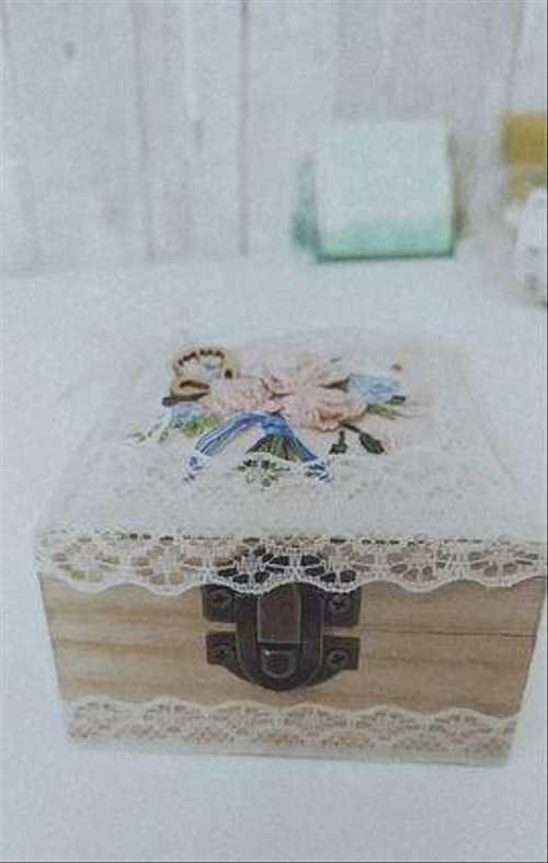 Деревянная шкатулка с вышивкой