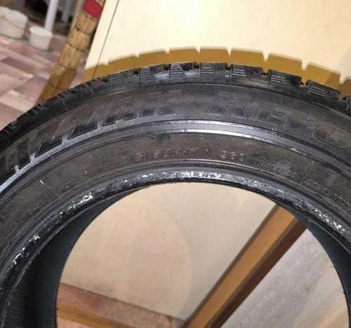 Bridgestone Blizzak Revo1 215/60 R17