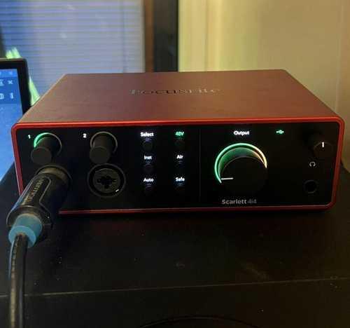 Звуковая карта Focusrite Scarlett 4i4 4th Gen