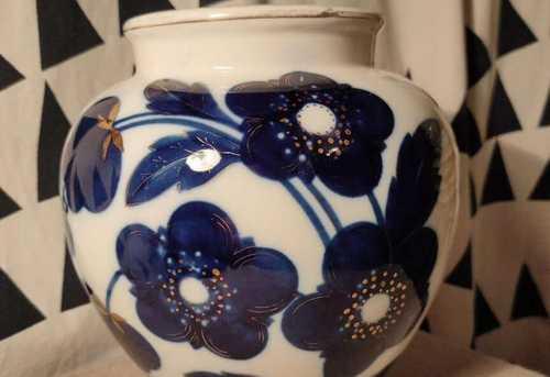 Фарфоровая ваза "Синие цветы"
