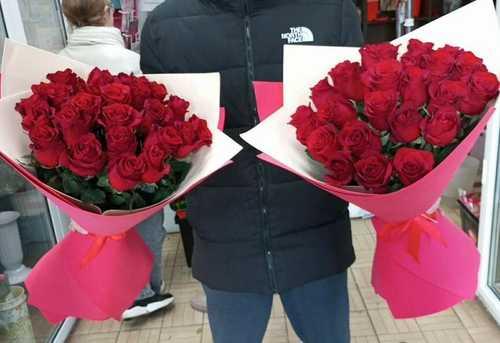 Два букета красных роз