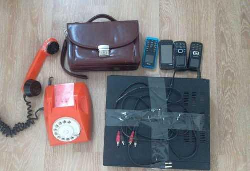 Телефоны, сумка, видеомагнитофон