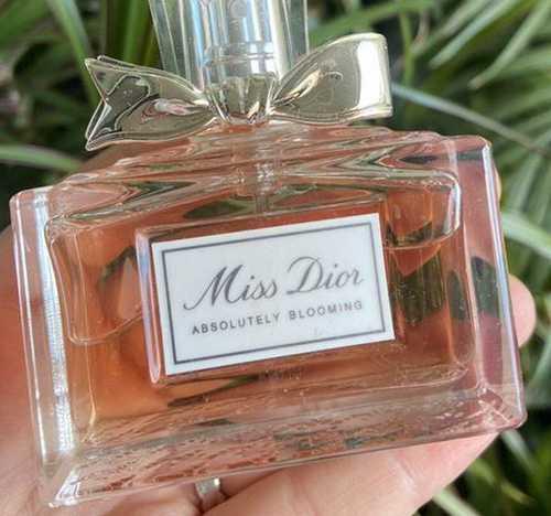 Парфюмерная вода Miss Dior Absolutely Blooming