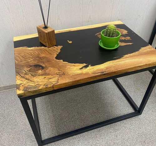Журнальный стол из массива дерева