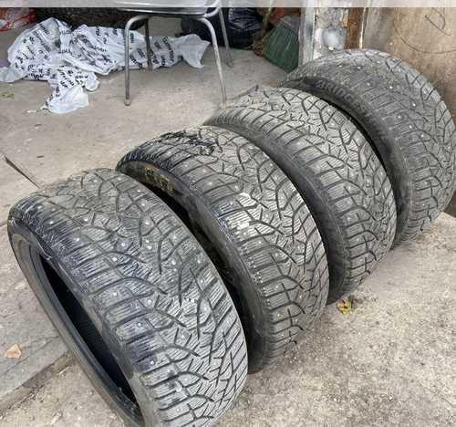 Bridgestone Blizzak Spike-02 SUV 215/50 R17