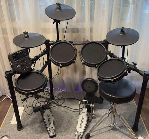 Эл. барабанная установка Alesis Nitro Mesh Kit