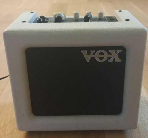 Комбоусилитель гитарный белый VOX