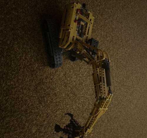 Lego Technic Экскаватор (42006)