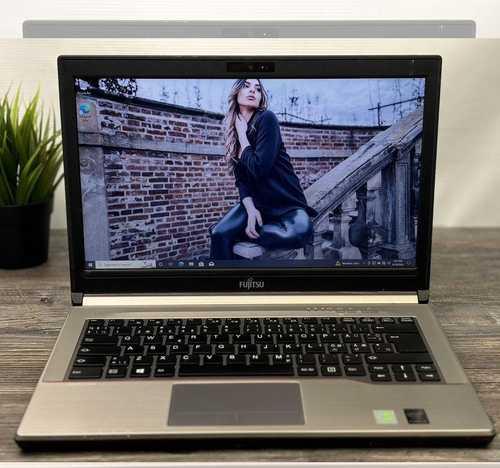 Fujitsu LifeBook E744