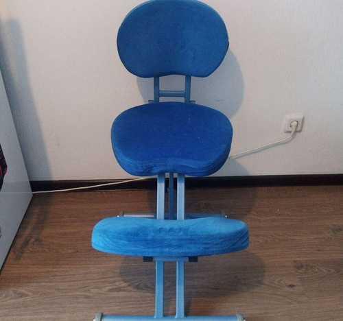 Коленный стул ортопедический со спинкой