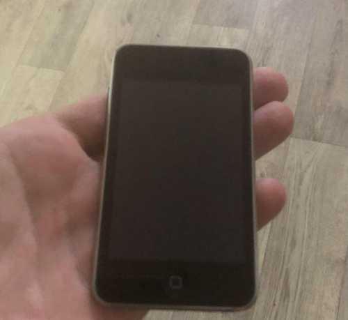 Плеер iPod touch 2 или 4 (не помню)