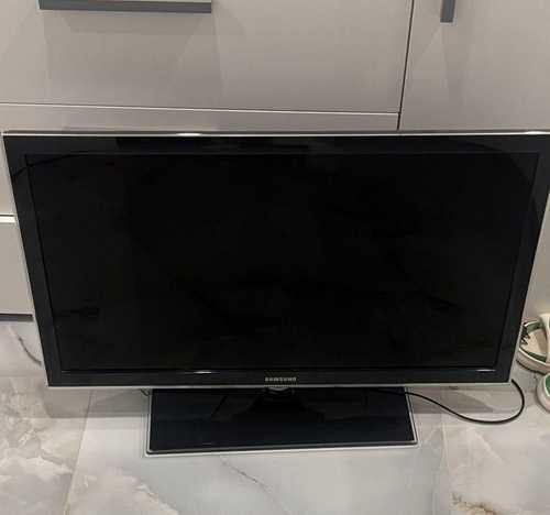 Продам телевизор Samsung UE32D5000