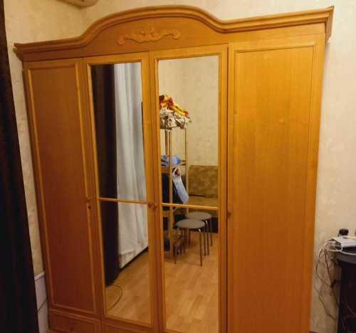 Шкаф 4 дверный. Винтаж. Ретро. Массив. Шпон