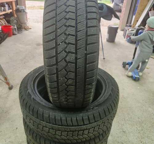 Torque TQ022 215/55 R18 95H
