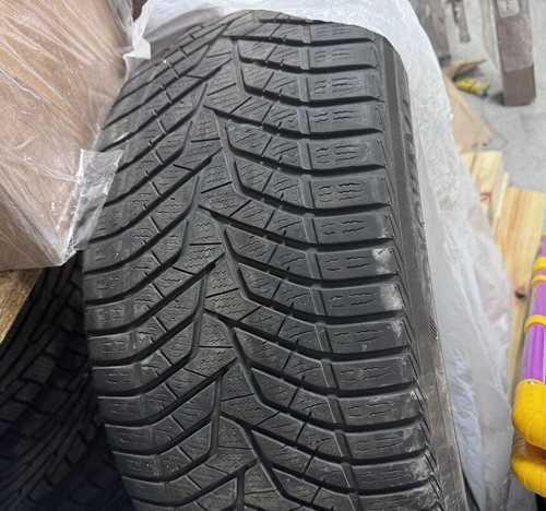 Yokohama BluEarth Winter V905 275/40 R21 111W