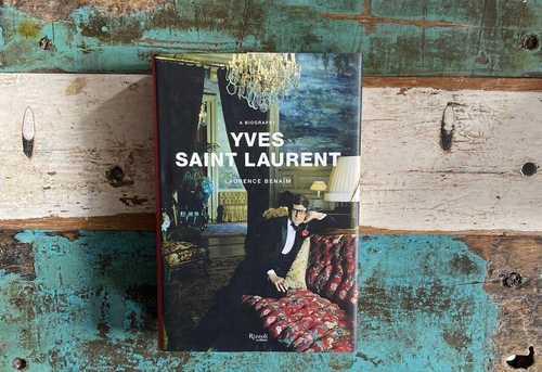 Yves Sait Laurent: a Biography