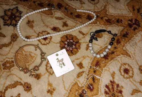 Бижутерия (браслеты, брошка и ожерелье)