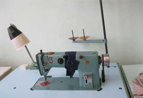 Швейная промышленная машина 1022