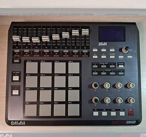 Akai MPD32