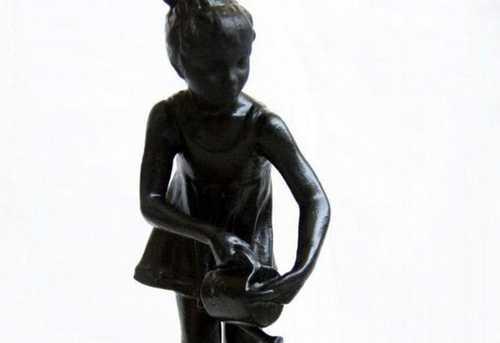 Девочка с лейкой (каслинское литье), антиквариат