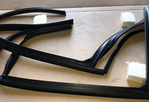 Направляющая стекла BMW 3-Ser E90 E91 51347060257