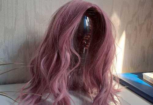 Нежно-розовый парик под каре