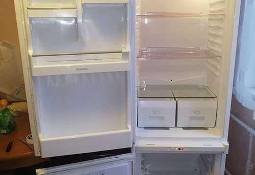 Холодильник Ariston встраиваемый