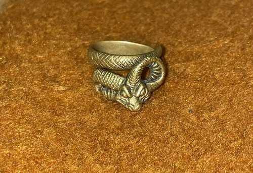 Средневековое кольцо в виде змеи