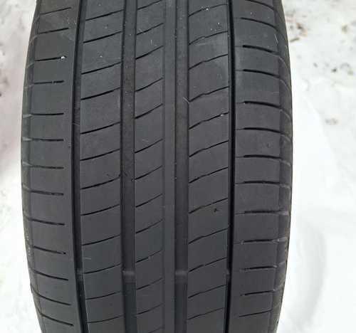 Nexen N'Fera RU5 215/60 R17