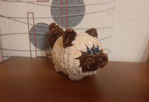 Вязаная игрушка котик