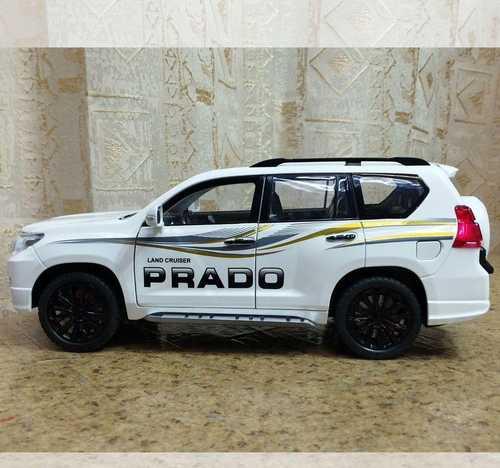 Огромный Toyota Prado белый масштаб 1:18