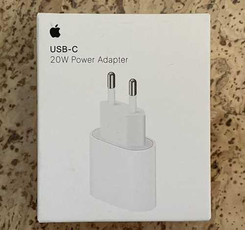 Пустая коробка от адаптера USB-C Apple