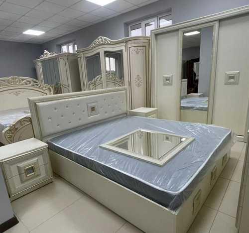 Спальный гарнитур