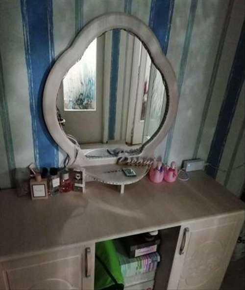 Косметический столик с зеркалом Лилия