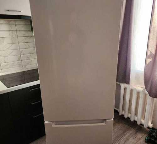 Холодильник Indesit DS 318