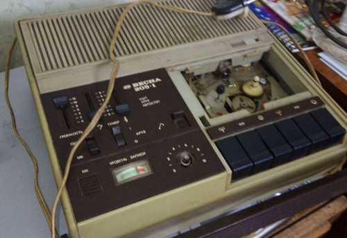 Магнитофон кассетный 70х годов