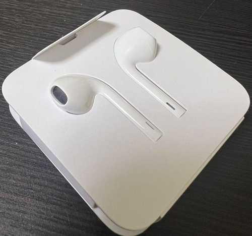 Наушники EarPods lightning новые не вскрывались