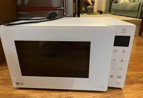 Микроволновка белая на запчасти lg MS23M38GIH