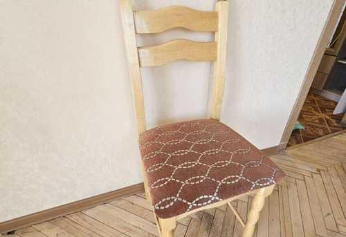 Стул деревянный с мягким сиденьем