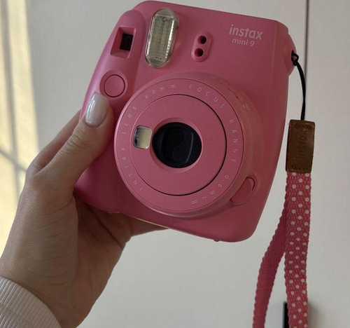 Пленочный фотоаппарат instax mini 9 (не работает)