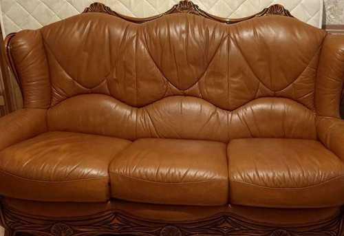 Кожаный диван трёхместный
