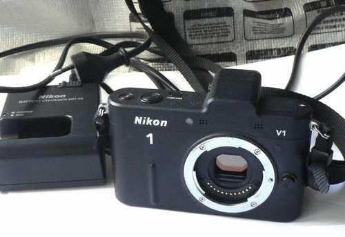 Фотоаппрат Nikon 1 V1 (Только корпус + вспышка)
