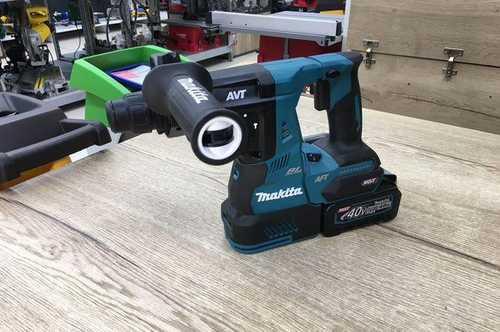 Перфоратор аккумуляторный 40В Makita