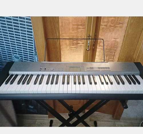Клавишный синтезатор casio LK -120/125